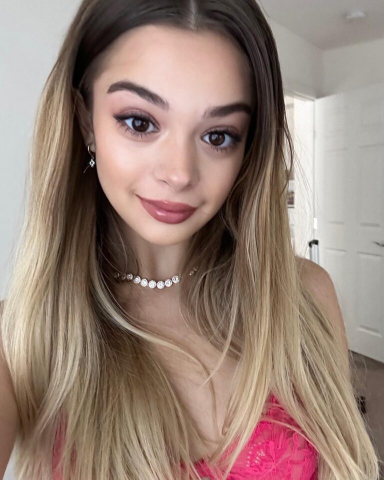Molly Little Bio, Age, Career, Net Worth, Height, Education, Boyfriend ...