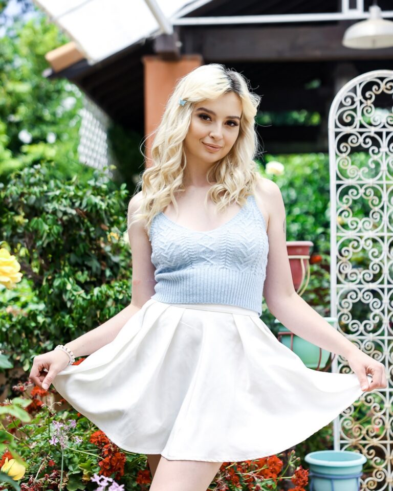 Lexi Lore Bio, Age, Career, Net Worth, Height, Education, Boyfriend ...